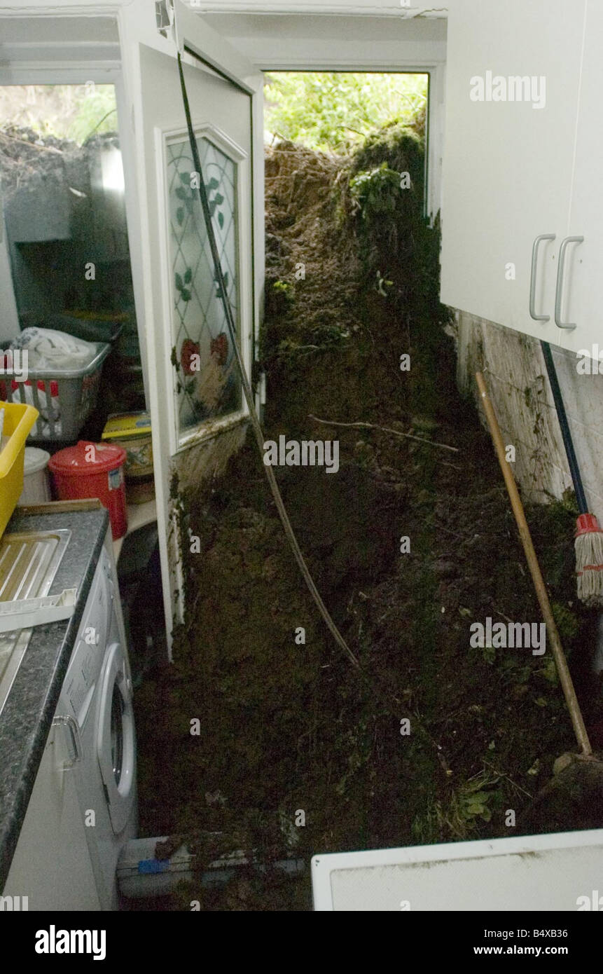 Mud slide house hi-res stock photography and images - Alamy