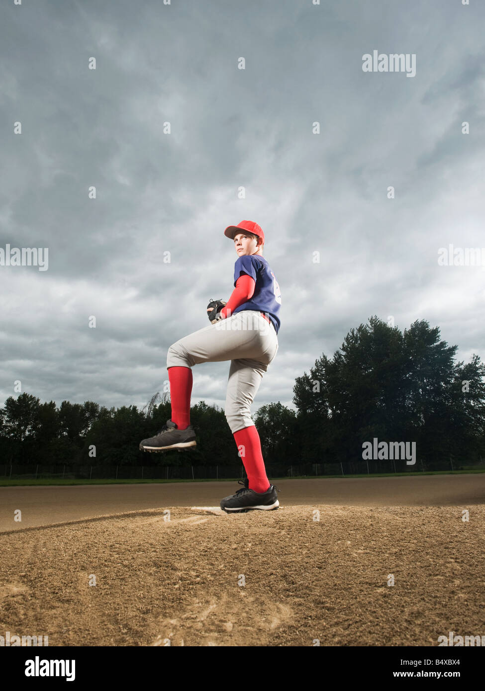 Side view of baseball pitcher people hi-res stock photography and ...
