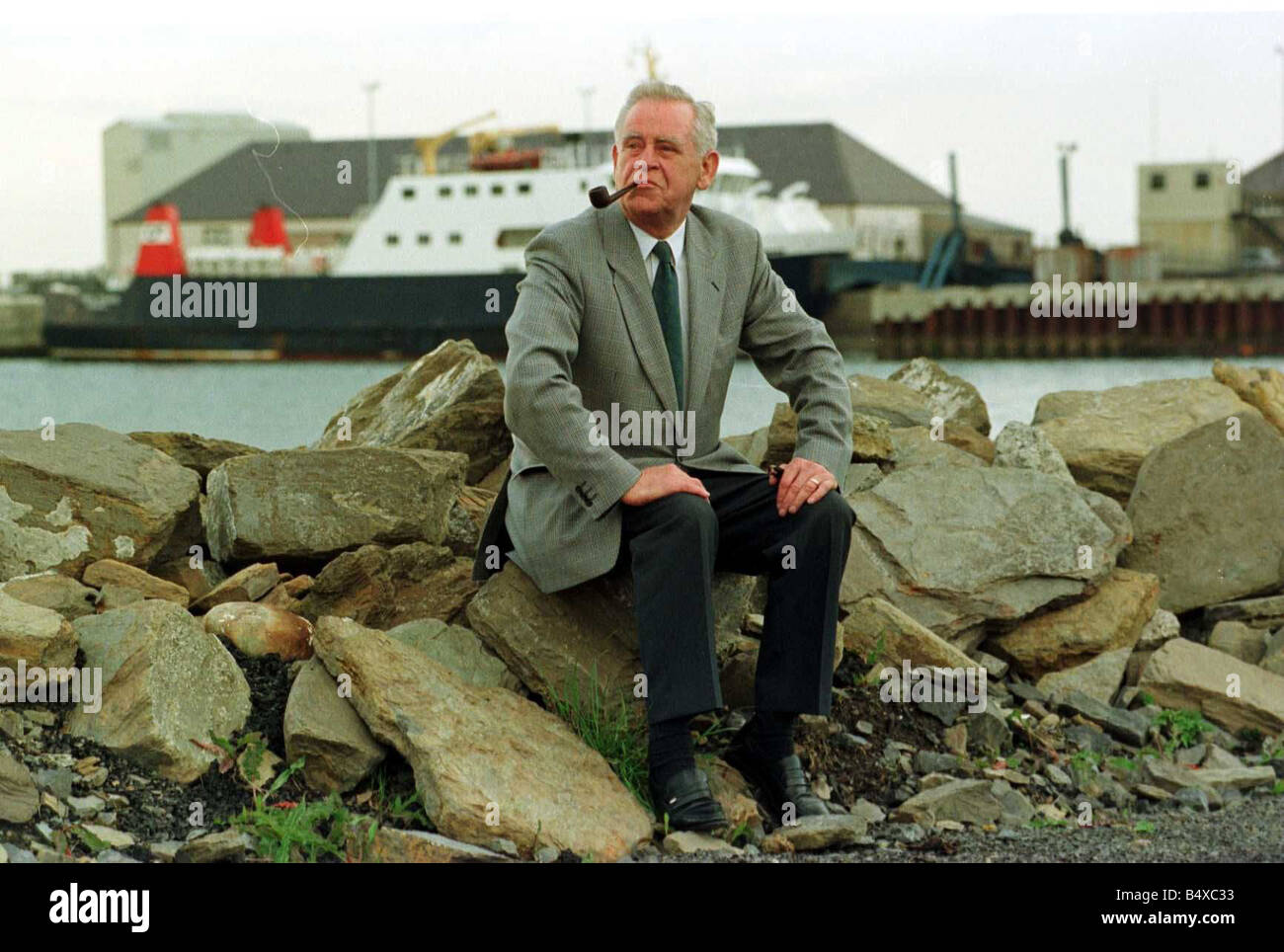 Magnus Magnusson television presenter back in Orkney thinking over the ...