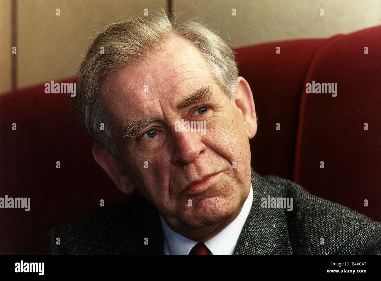 Magnus Magnusson BBC TV Presenter of Mastermind a general knowledge ...