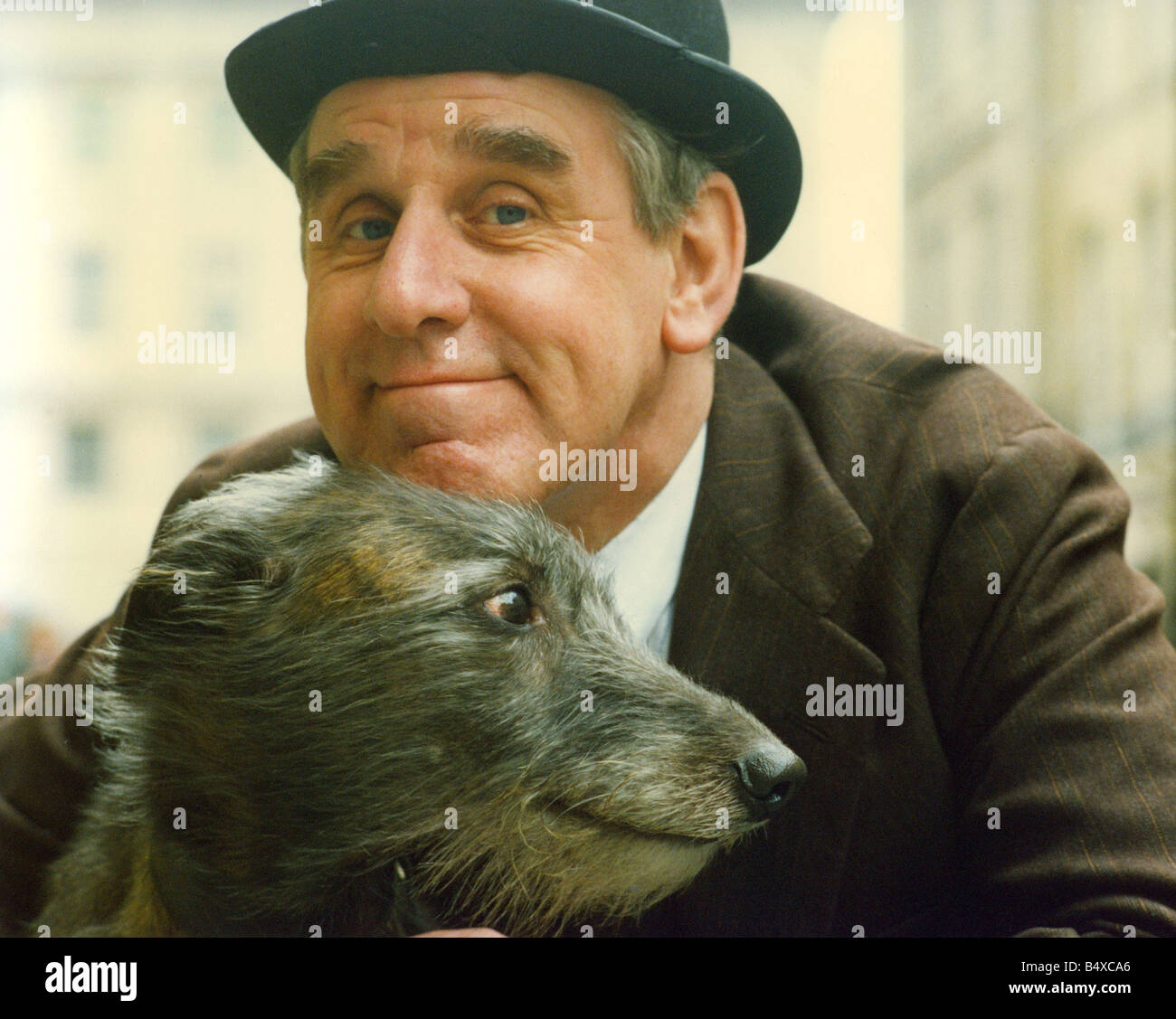 Wooly the RSC dog Lurcher with stage master actor Richard Moore Stock ...