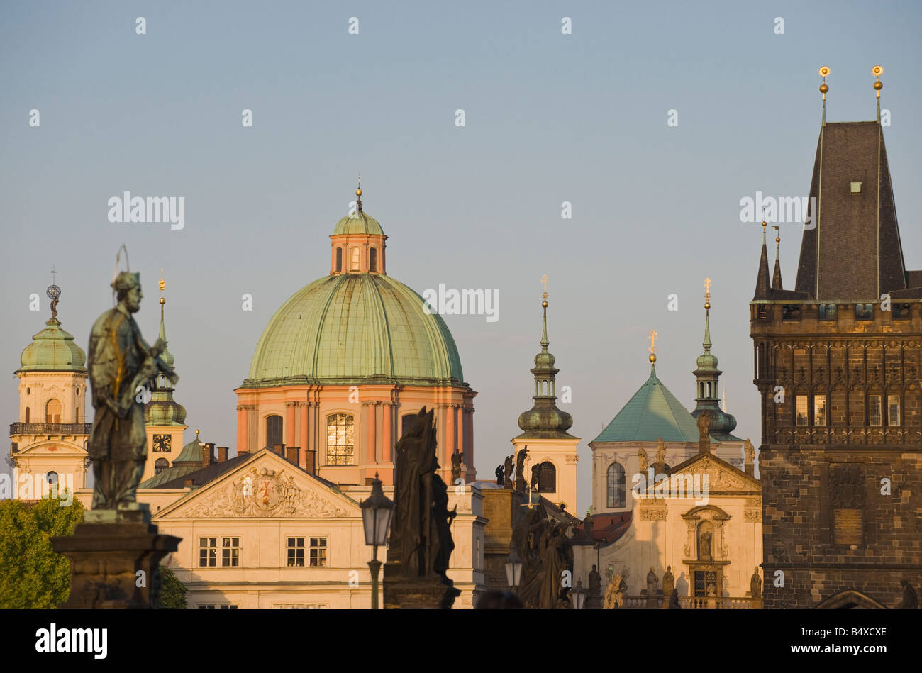 Statues and architectural buildings Stock Photo - Alamy