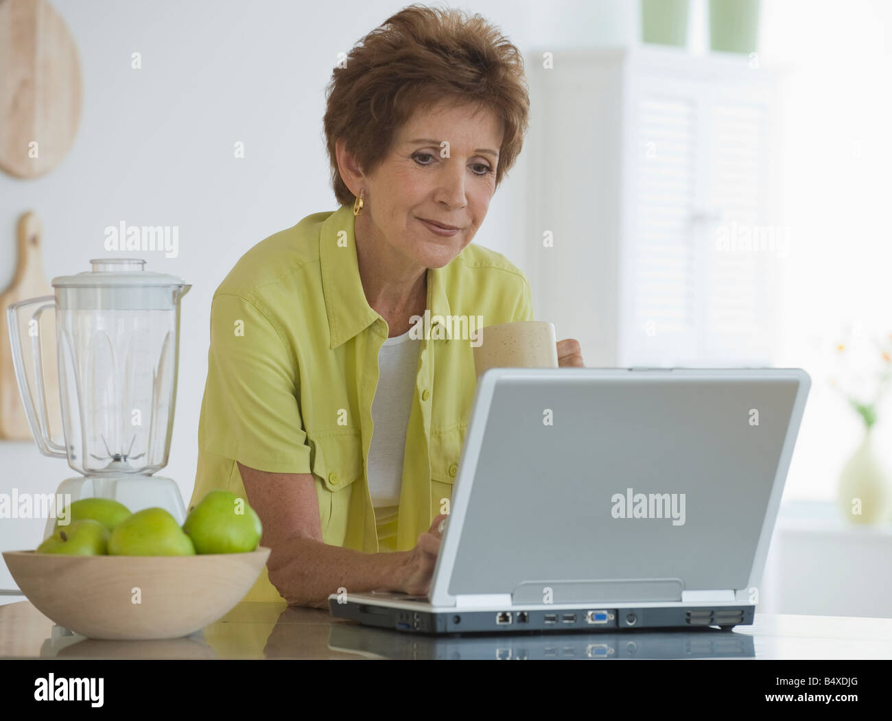 Senior woman using laptop Stock Photo - Alamy