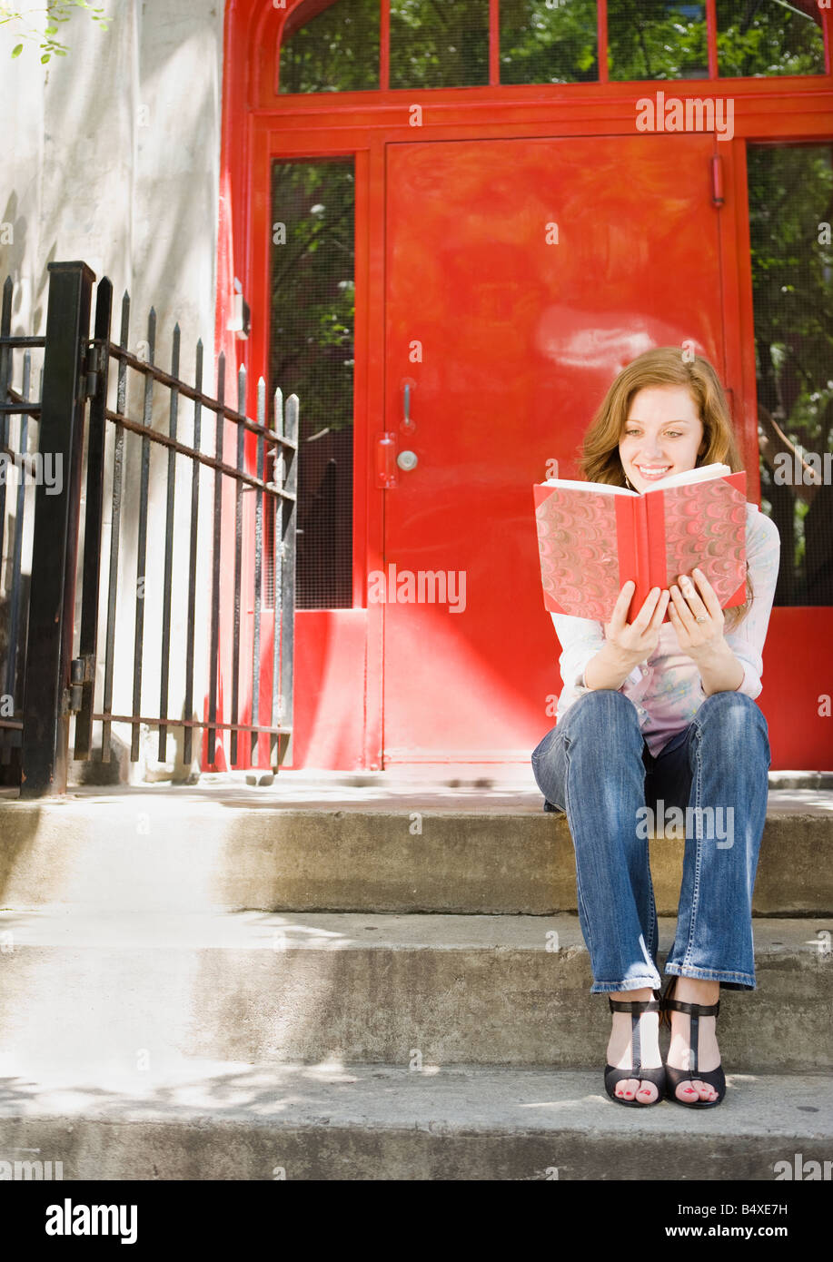 New york stoop hi-res stock photography and images - Alamy
