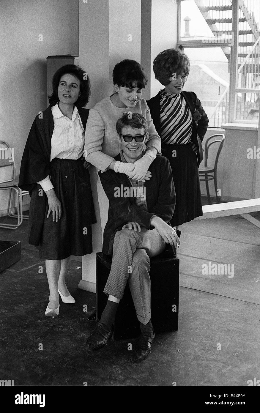 Peter O Toole May 1965 rehearsing their parts in Ride a cock Horse at ...