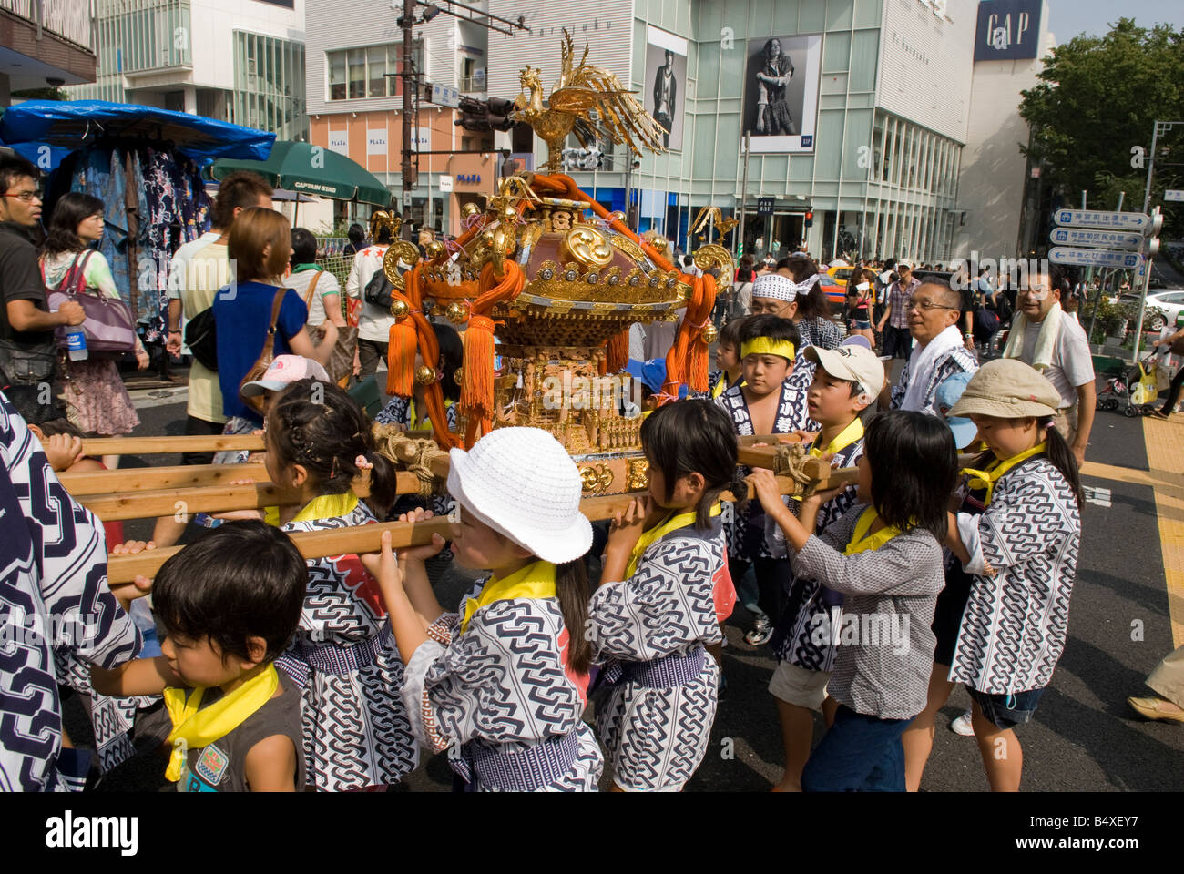 Children carrying a portable shrine in Meiji Jingumae, Tokyo Stock ...