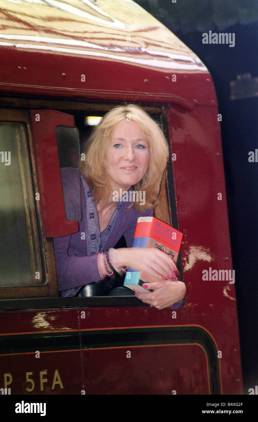 Hogwarts express in kings hi-res stock photography and images - Alamy