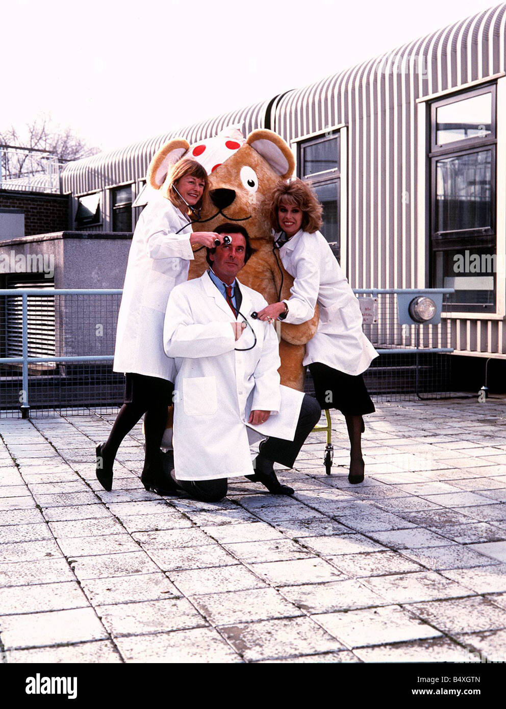 Sue cook bbc hi-res stock photography and images - Alamy