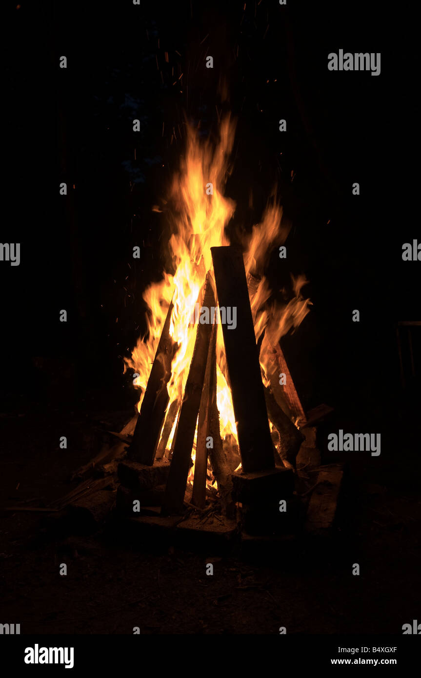 Scout camp fire sing hi-res stock photography and images - Alamy
