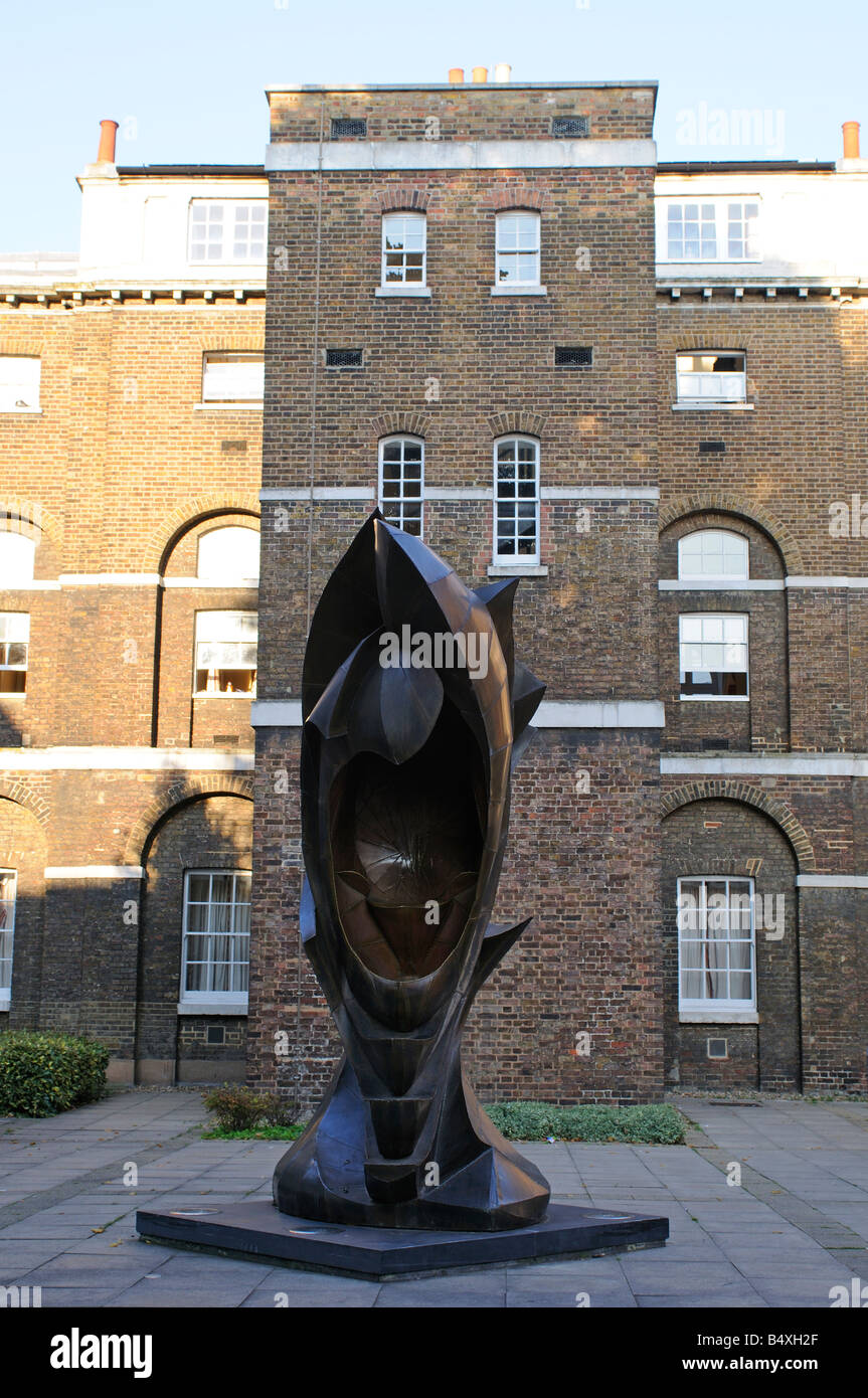 Modern sculpture in london hi-res stock photography and images - Alamy