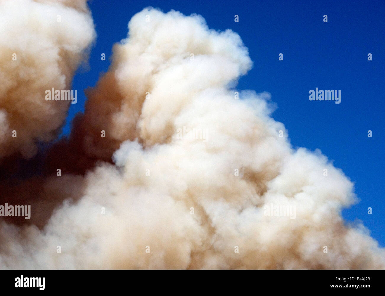 Billows of smoke from the Chatsworth fire resemble clouds Stock Photo ...