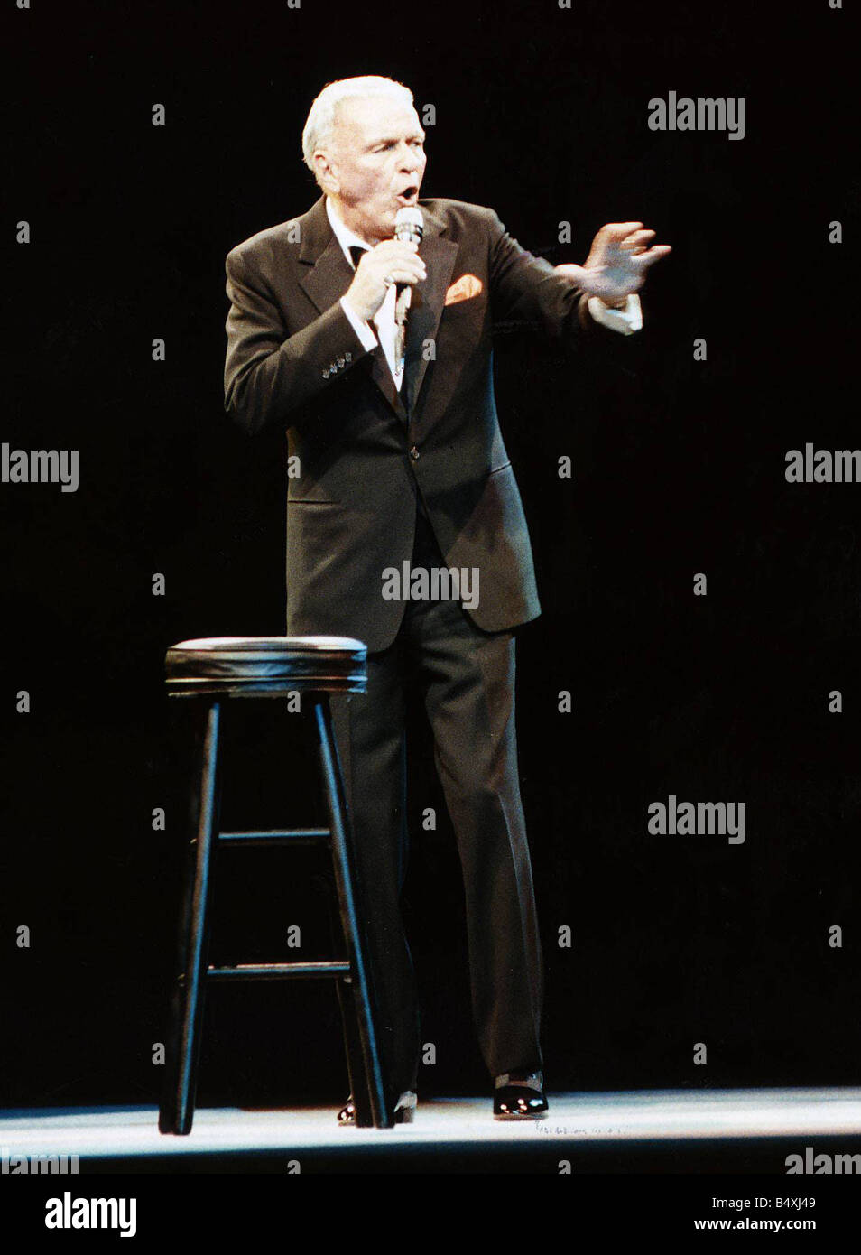 Frank sinatra singing hi-res stock photography and images - Alamy