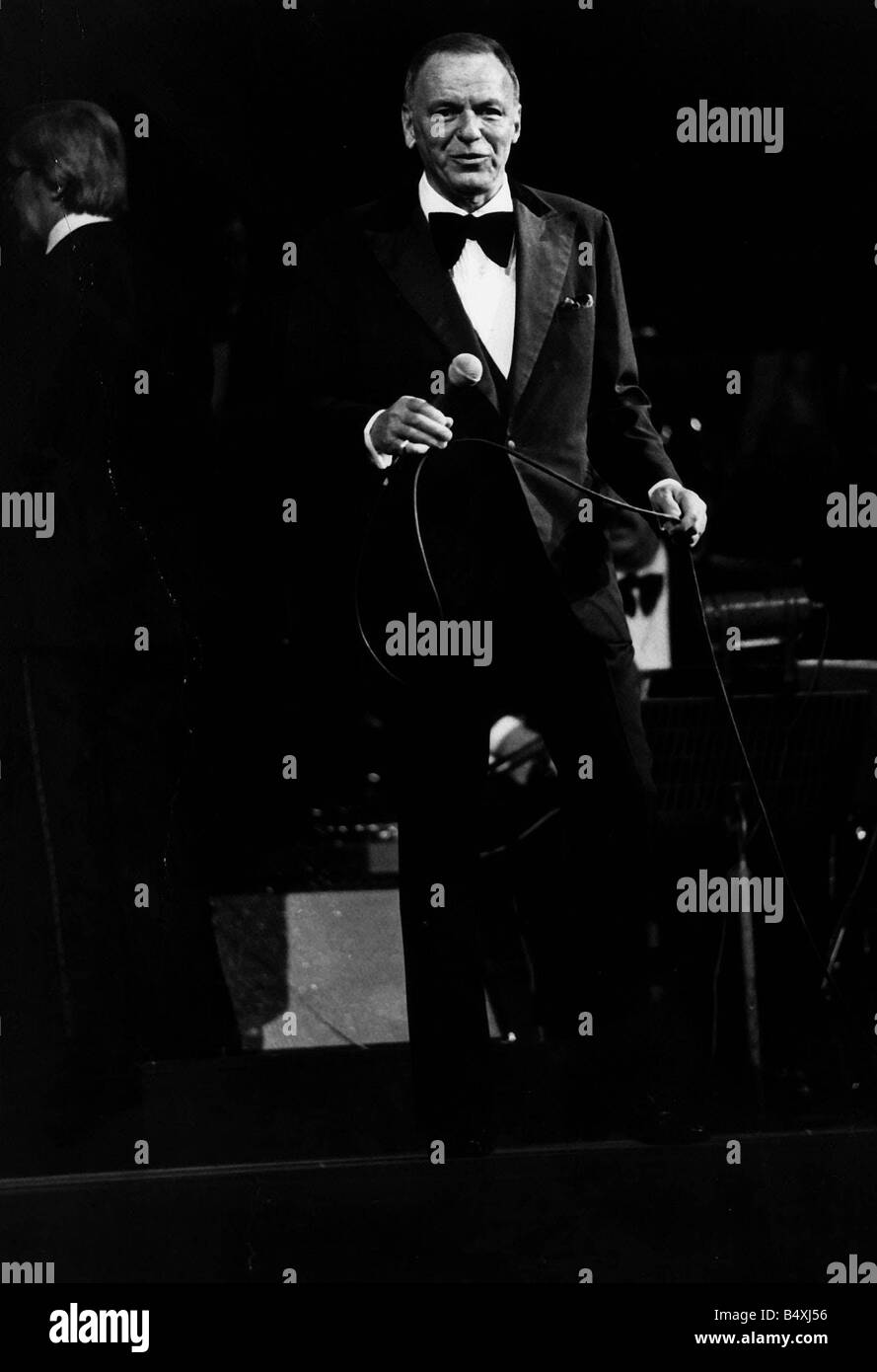 Frank Sinatra on stage Albert Hall dinner jacket microphone Stock Photo ...