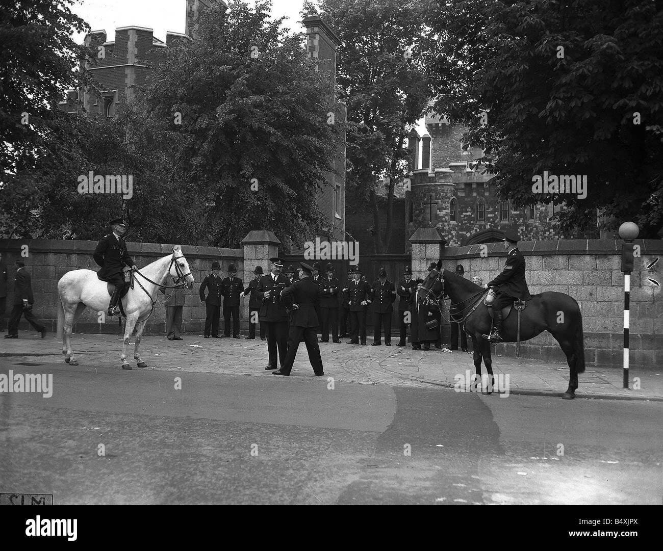 Police guard the entrance to the prison where Ruth Ellis is to be ...
