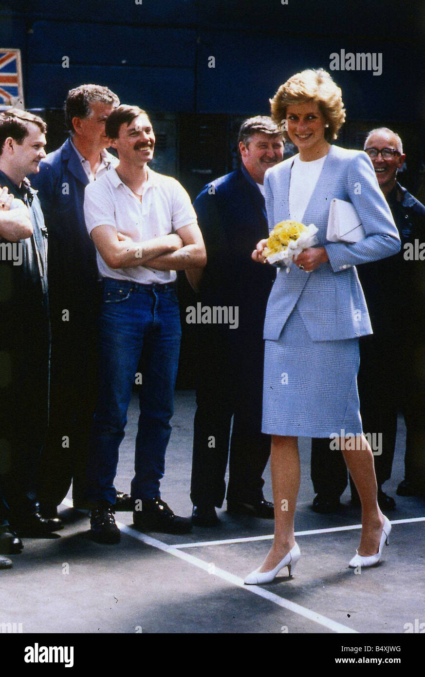 Princess Diana Princess of Wales May 1989 walking holding flowers ...