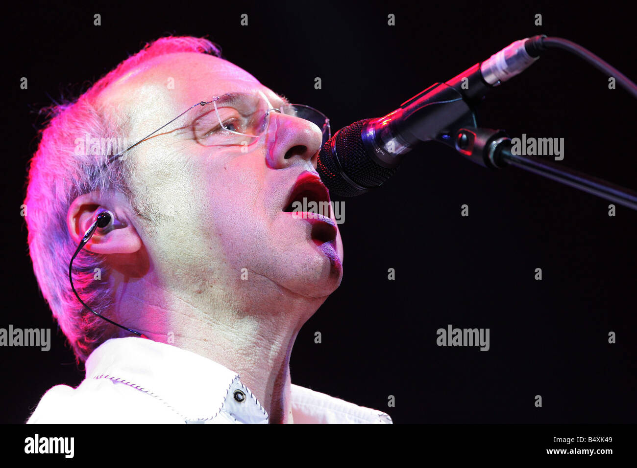 Mark Knopfler performs at Newcastle City Hall Stock Photo - Alamy Mark Knopfler performs at Newcastle City Hall Stock Photo - Alamy