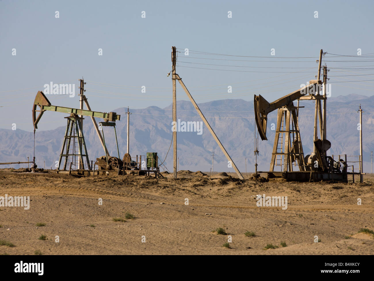 Oil donkey hi-res stock photography and images - Alamy