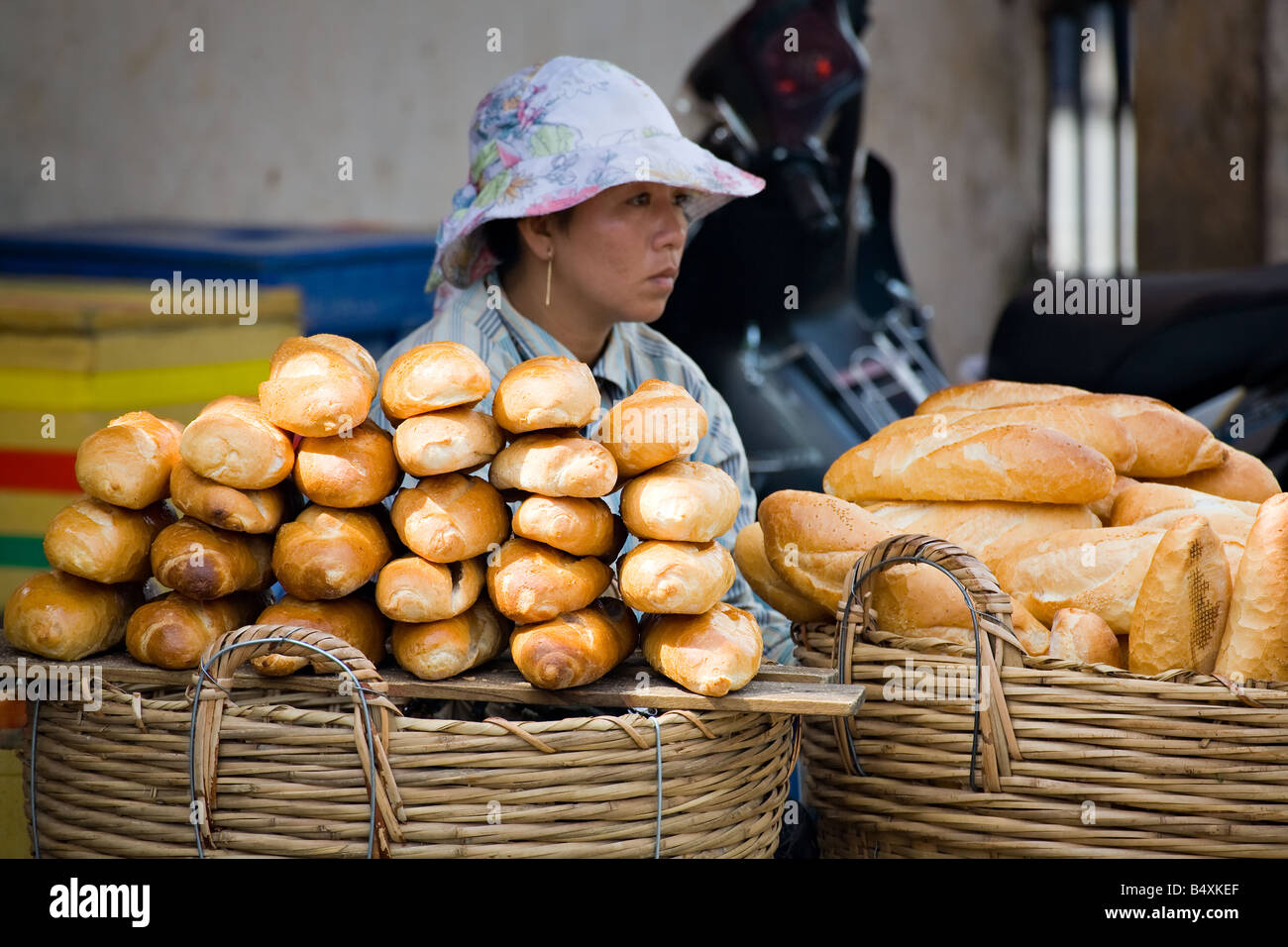 Street vendor selling fresh bread at bus station Stock Photo - Alamy