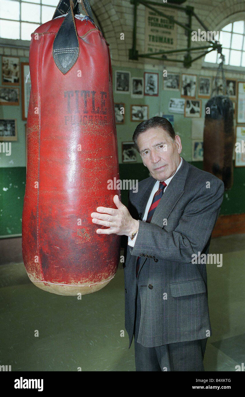 Frankie Fraser 60s gangster standing in boxing gym holding punchbag ...