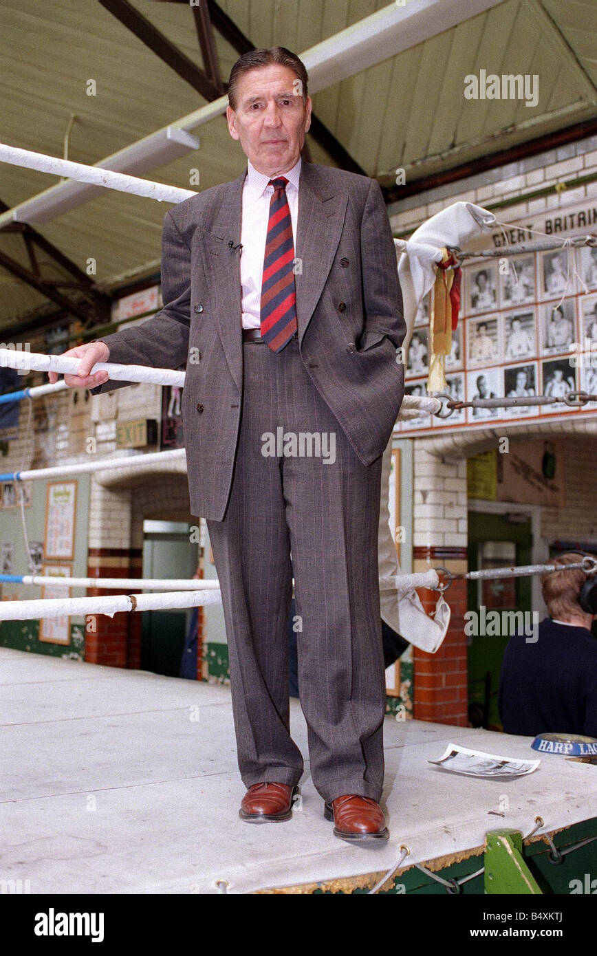 Frankie Fraser 60s gangster standing beside boxing ring Stock Photo - Alamy
