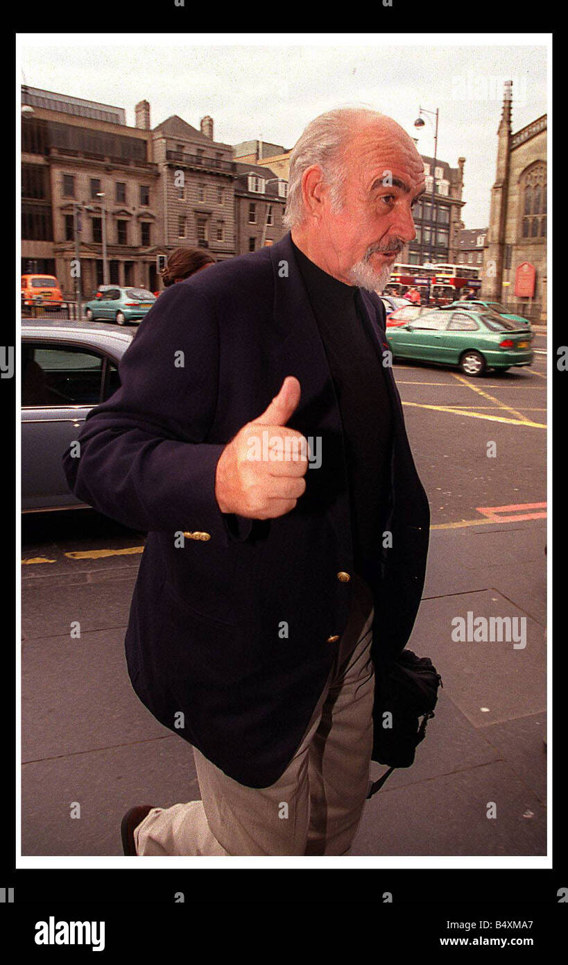 Sean connery edinburgh hi-res stock photography and images - Alamy