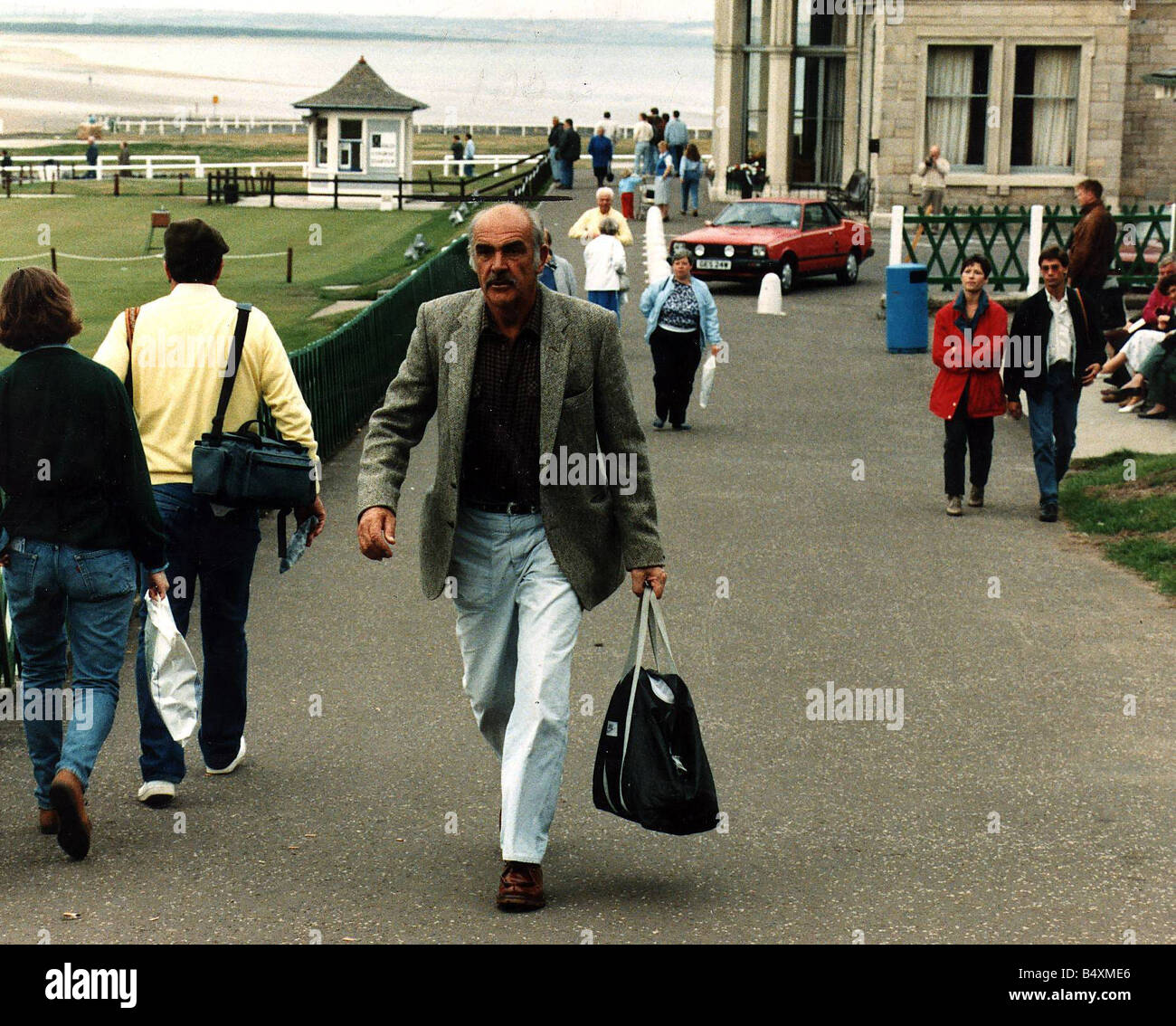 Sean Connery walking up street Stock Photo - Alamy Sean Connery walking up street Stock Photo - Alamy