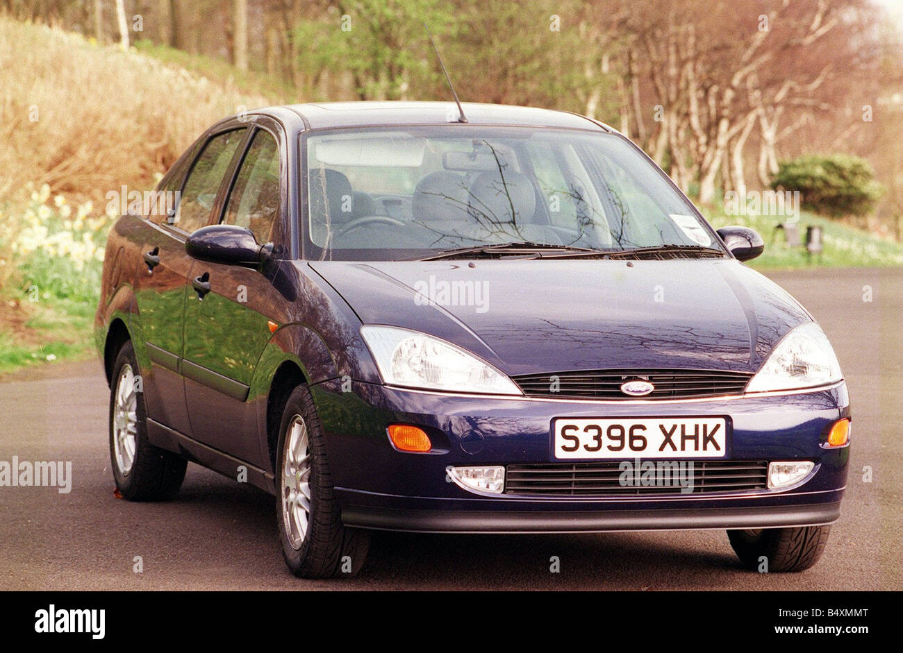 The Ford Focus four door saloon 1999 model Stock Photo - Alamy