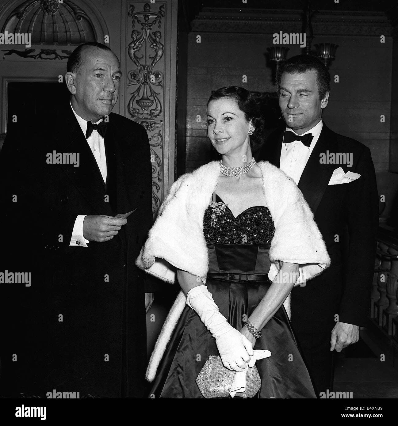 Actors Noel Coward Vivien Leigh and Lawrence Olivier at the premiere of ...