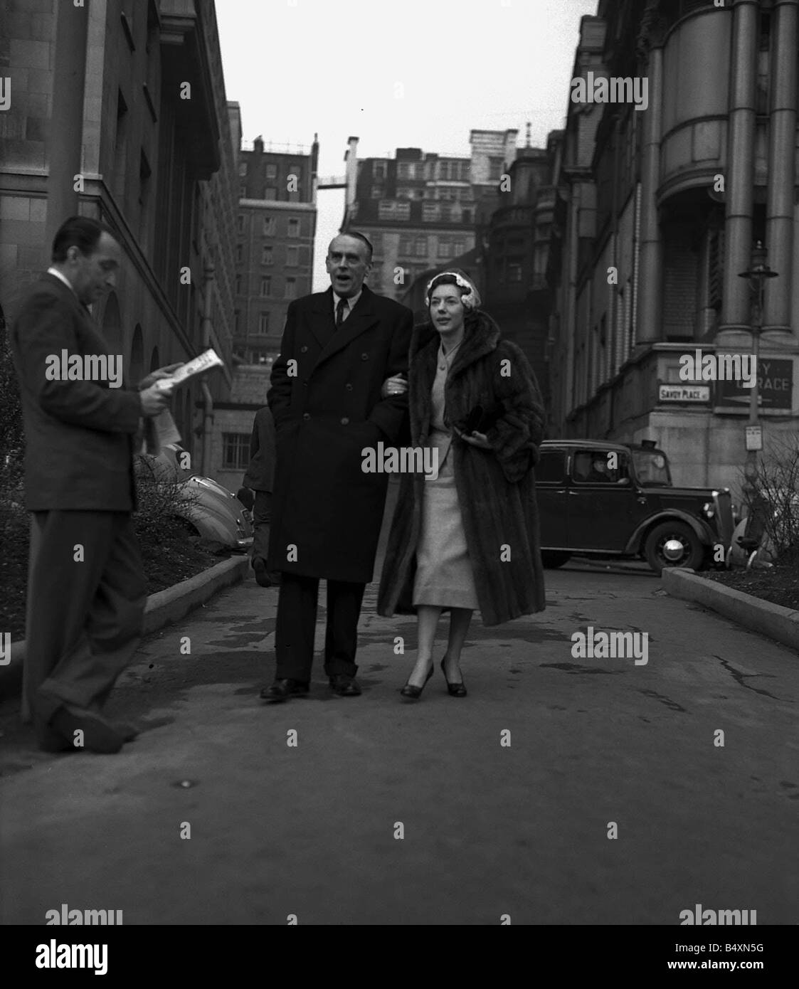 Pamela Berry 1954 actress walks in Embankment Gardens with husband ...