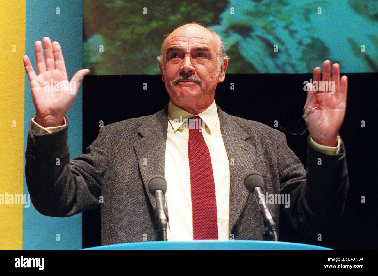 Actor sean connery hi-res stock photography and images - Alamy