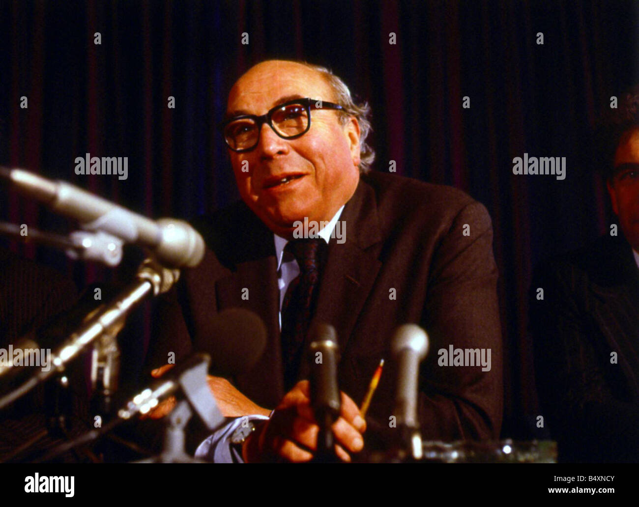 Roy Jenkins making victory speech March 1982 Stock Photo - Alamy