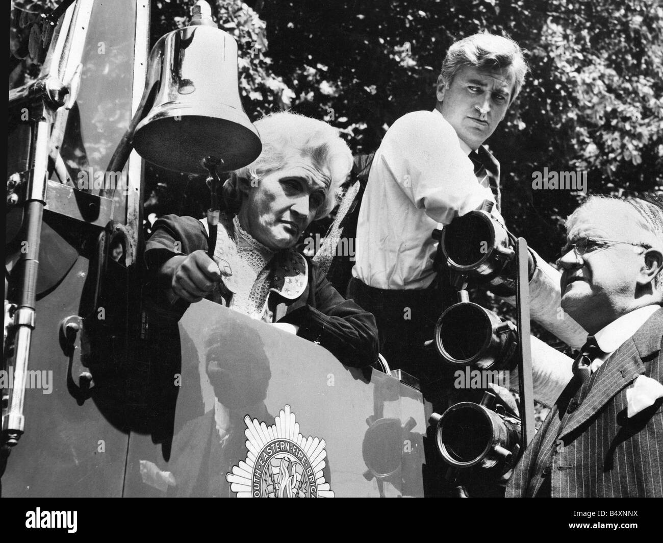 Barbara mullen as janet and bill simpson as dr finlay hi-res stock ...