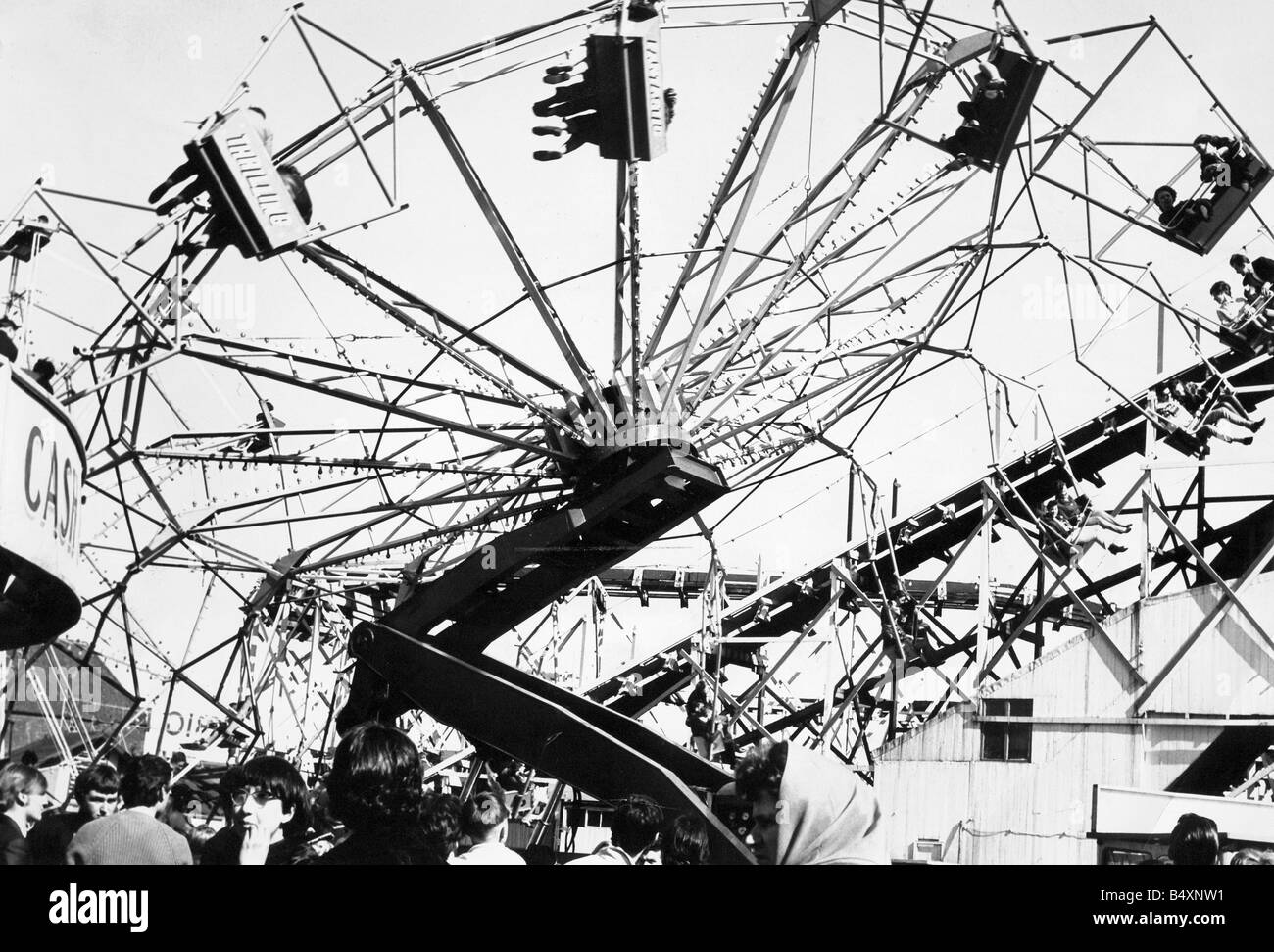 sz ssze tk z s Jelens g Amusement Park In Spanish sszetev T lcs r tfog sz-ssze-tk-z-s-jelens-g-amusement-park-in-spanish-sszetev-t-lcs-r-tfog