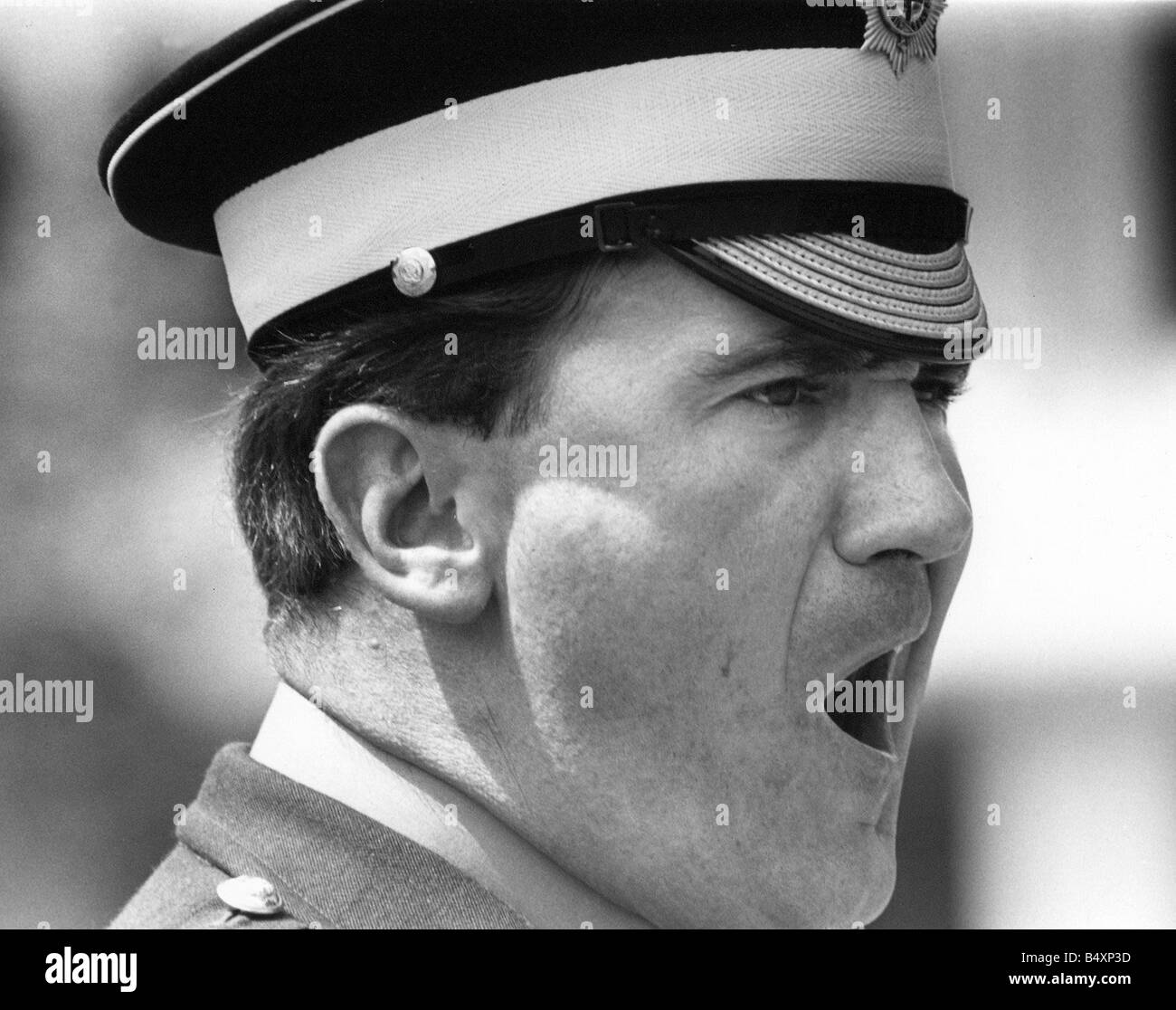 Army major shouting orders hi-res stock photography and images - Alamy