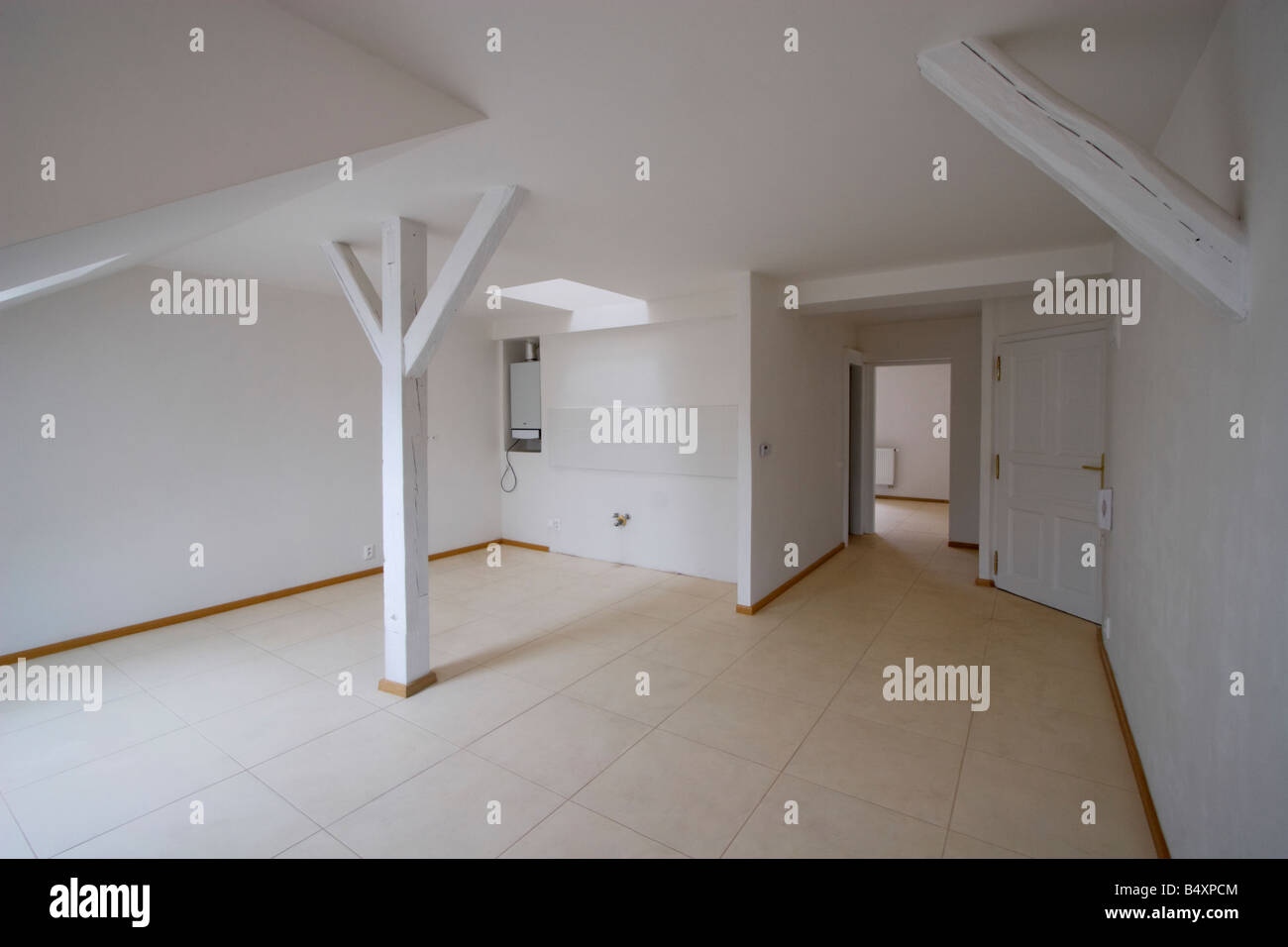 Empty stylish loft apartment hi-res stock photography and images - Alamy