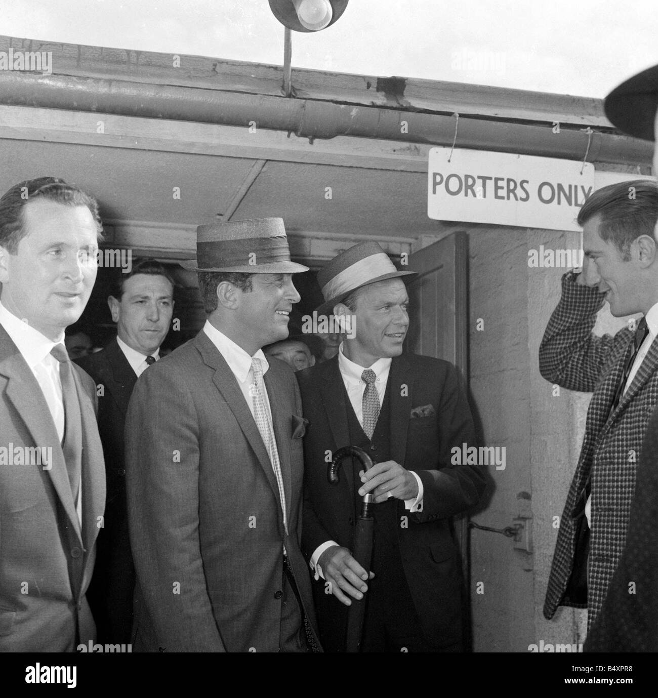 Frank sinatra seen arriving heathrow hi-res stock photography and ...