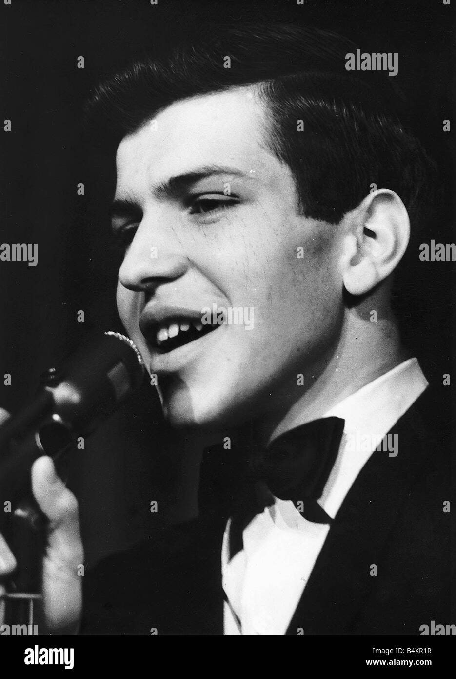 Frank Sinatra Singing Stock Photos & Frank Sinatra Singing Stock Images ...