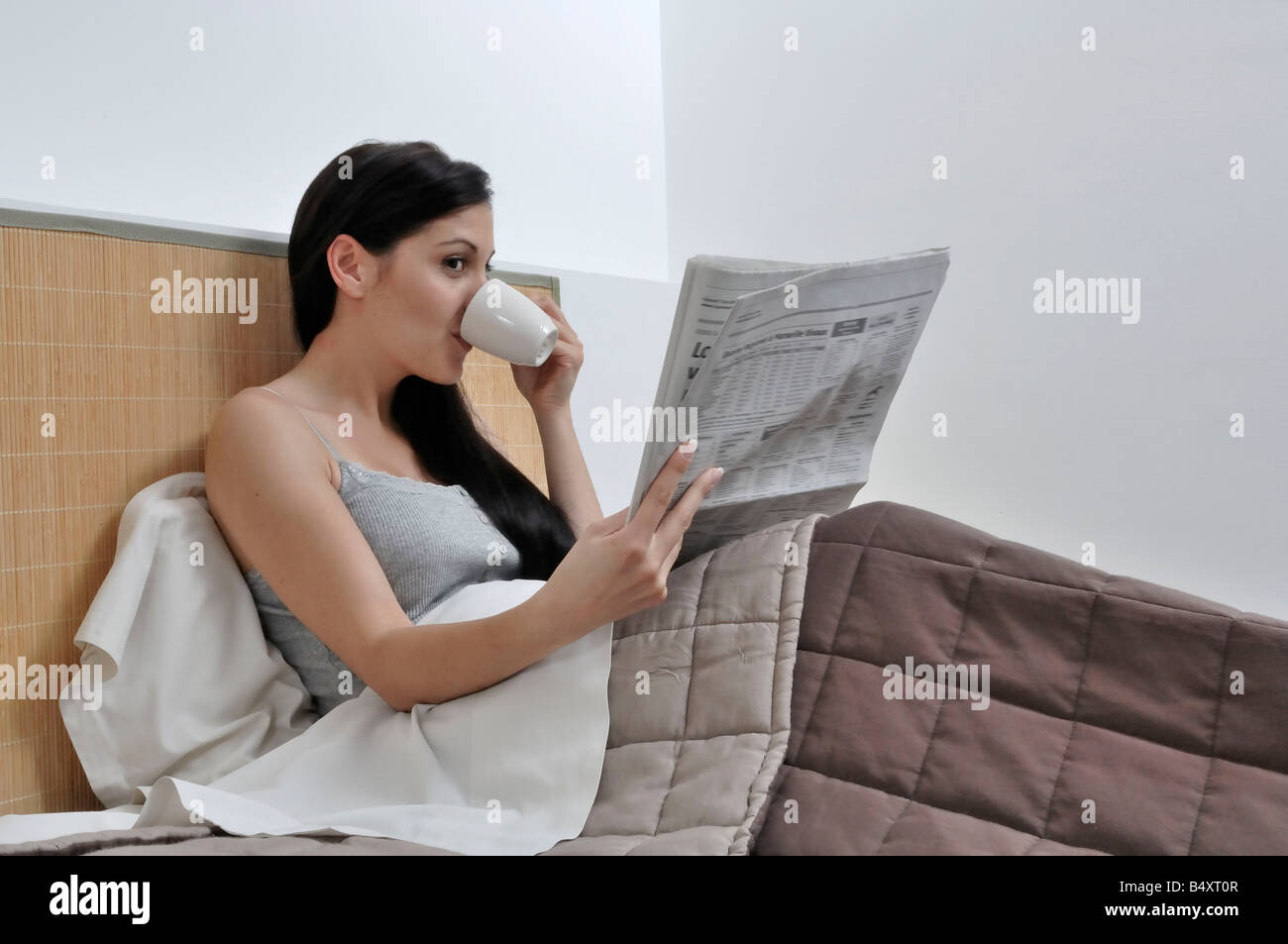 Woman reading newspaper profile hi-res stock photography and images - Alamy