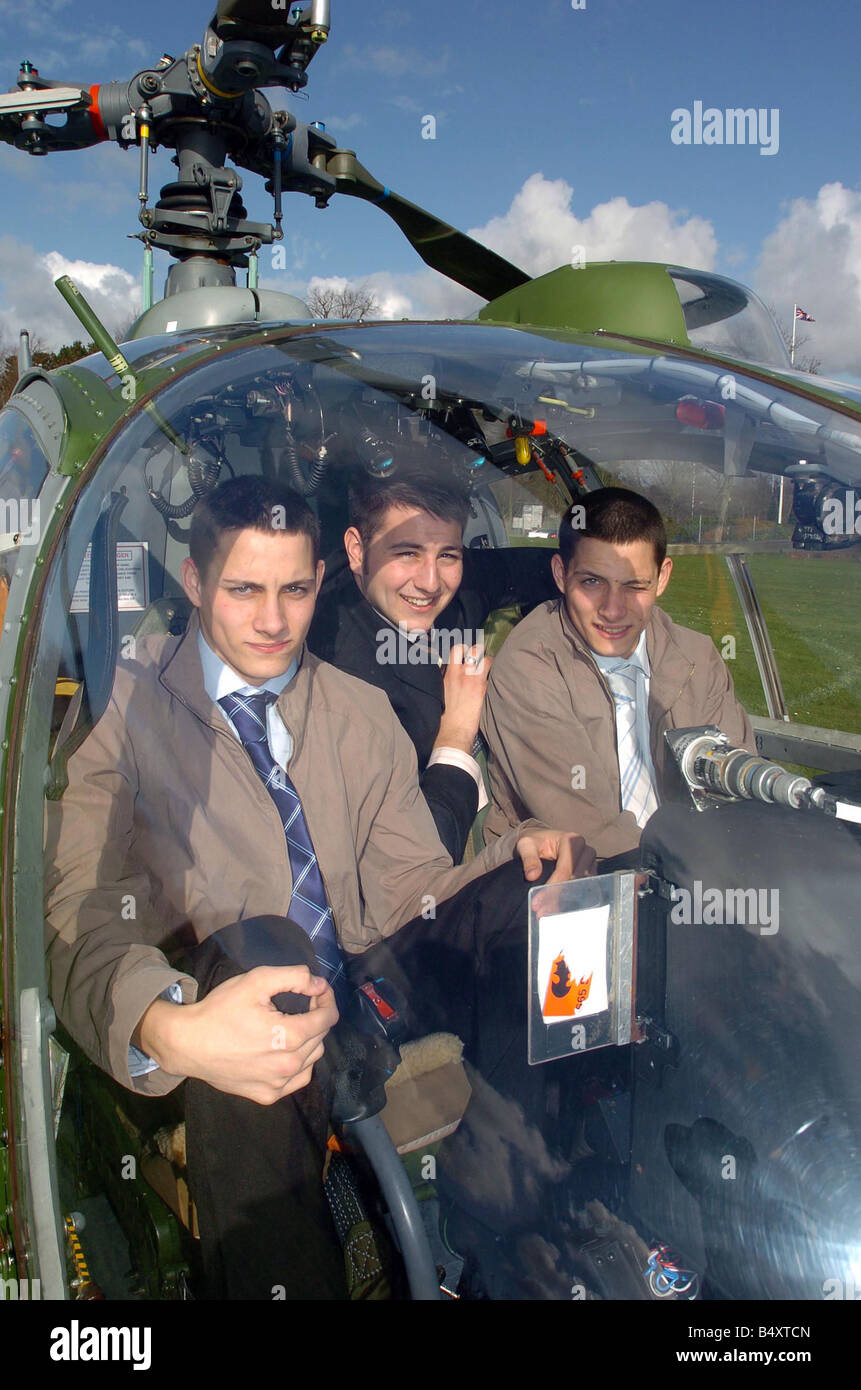 Three brothers join Army Air Corps. Twins Scott and Callum, Mum Kerry ...