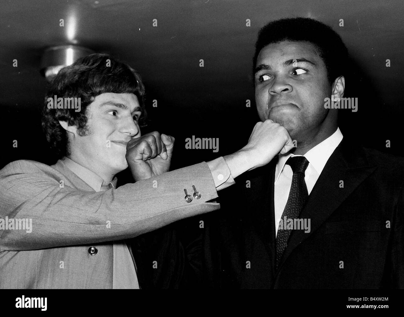 Brian Kidd of Manchester United with Muhammad Ali Stock Photo - Alamy