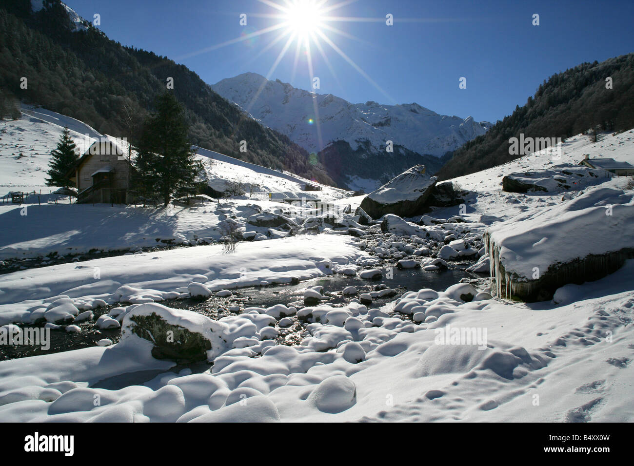 Bright sun reflecting snow hi-res stock photography and images - Alamy