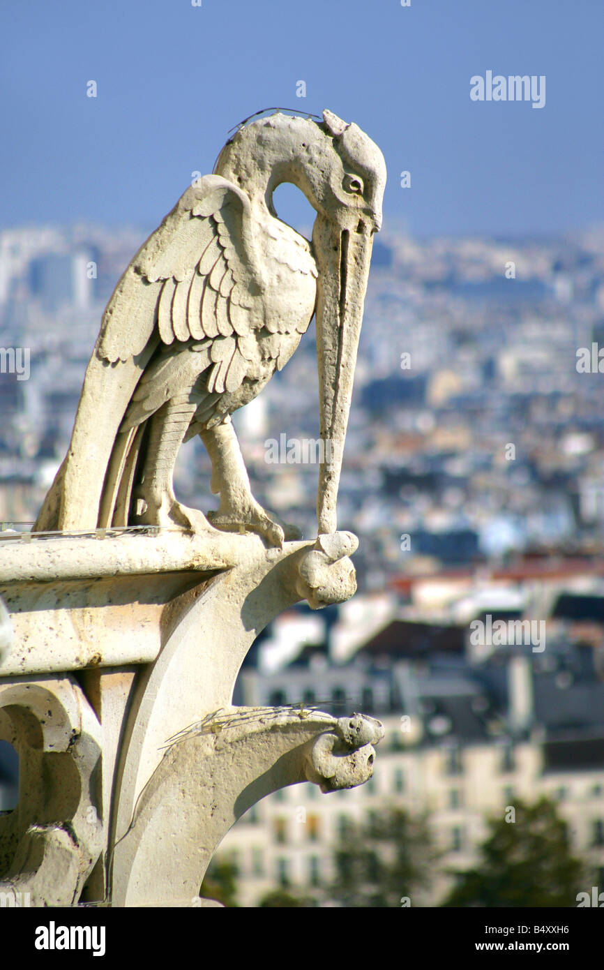 Statue of bird Stock Photo - Alamy