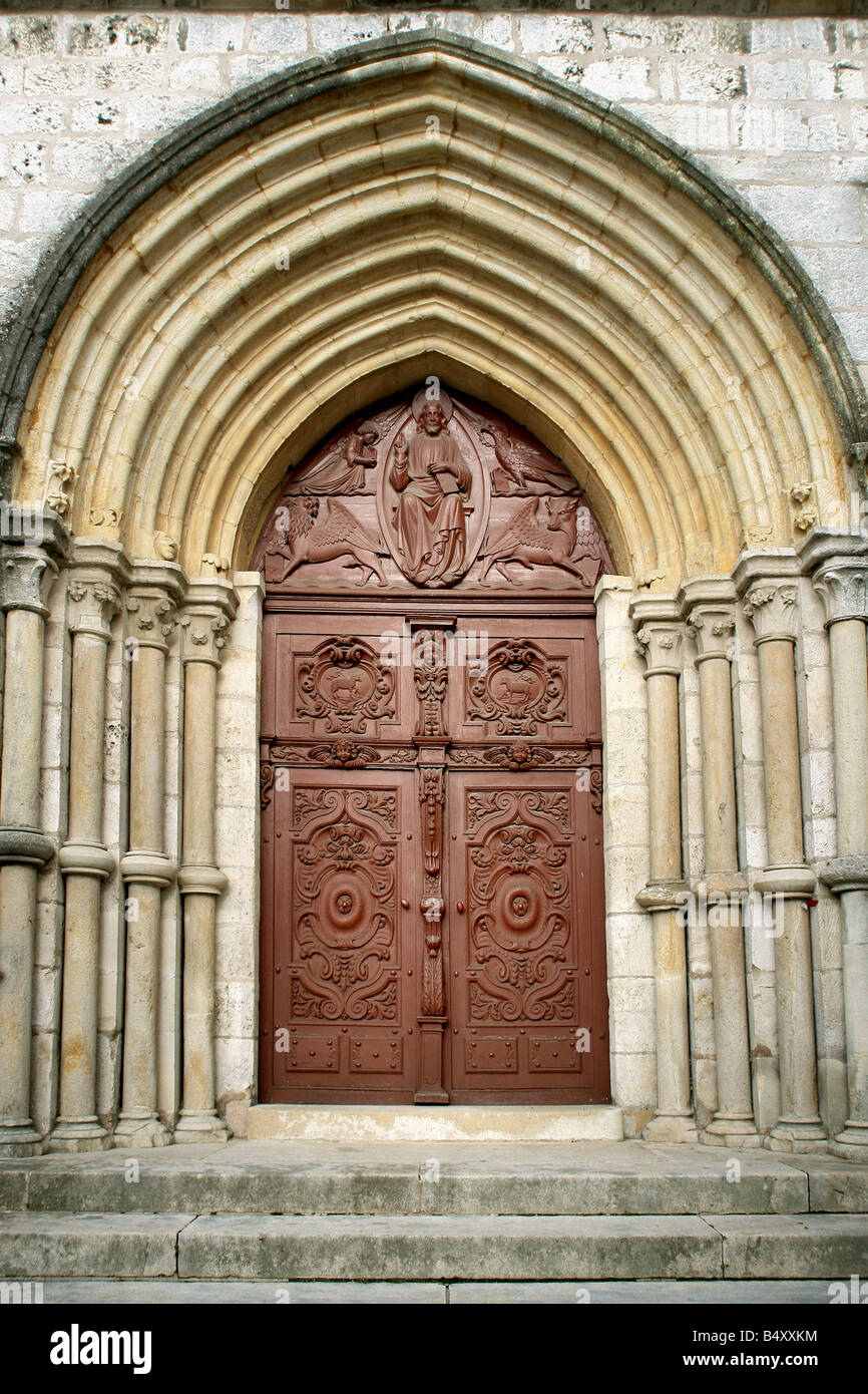 Wood wooden entrance door closed church entrance house of god hi-res ...