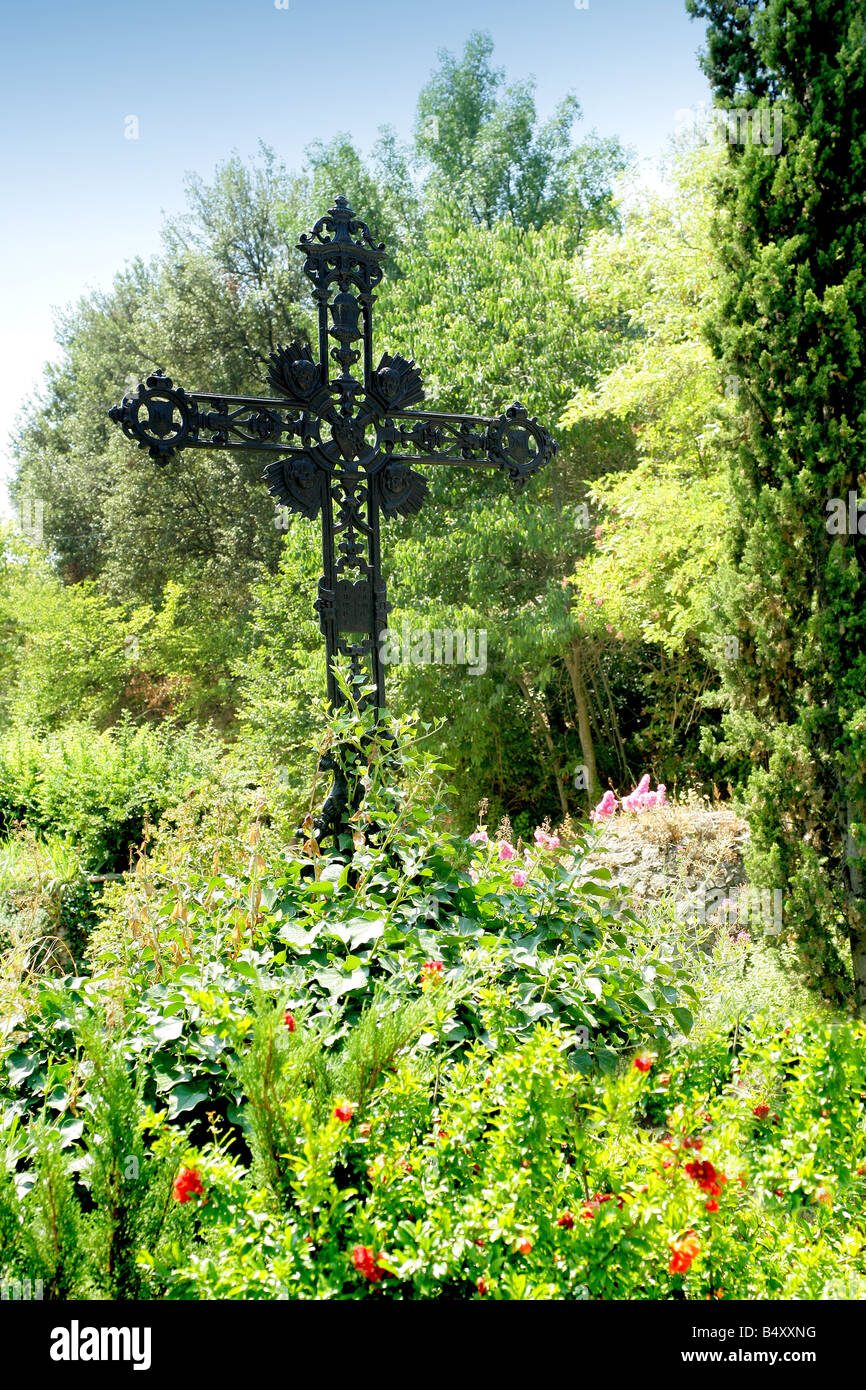 Cross with tree surround Stock Photo - Alamy