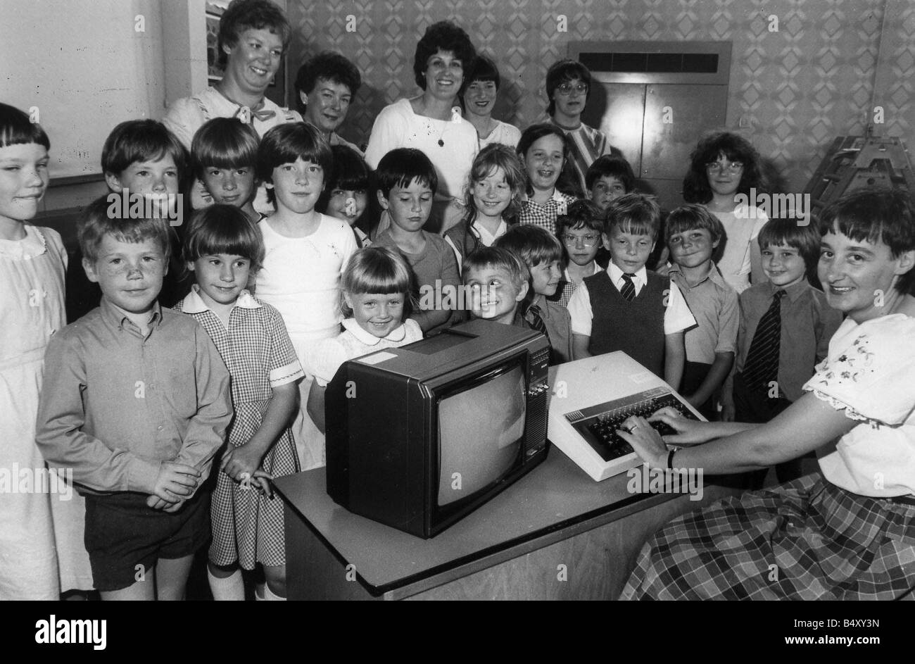 Children using computers Pupils at Cramlington s Crawhall First School ...
