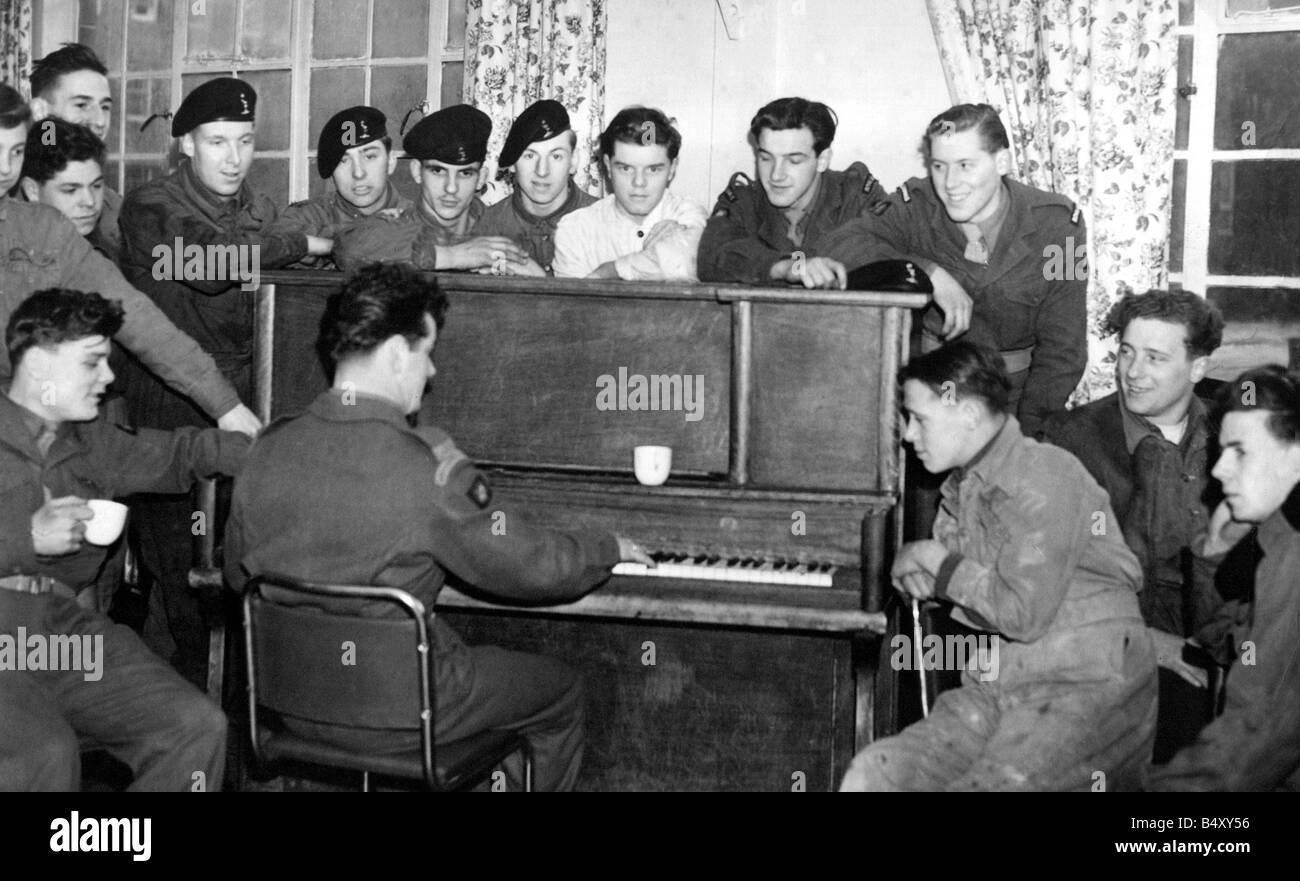 Singing for soldiers hi-res stock photography and images - Alamy