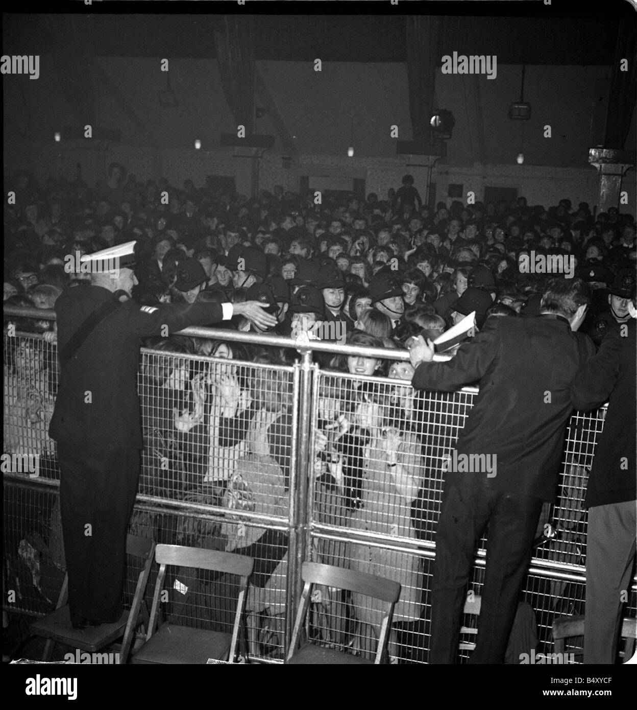 Beatles fans 1963 hi-res stock photography and images - Alamy