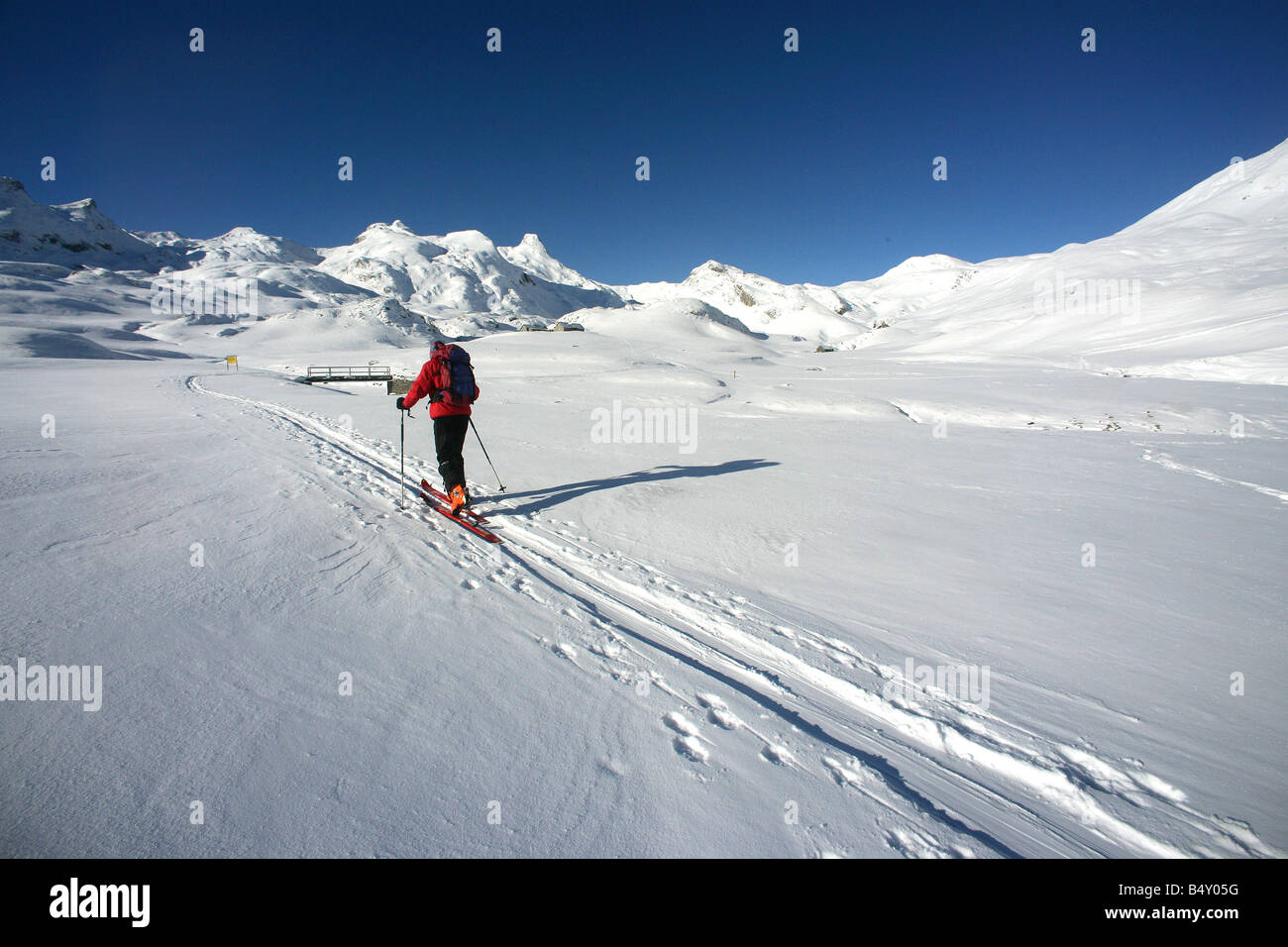 Skier skiing on snow, rear view Stock Photo - Alamy