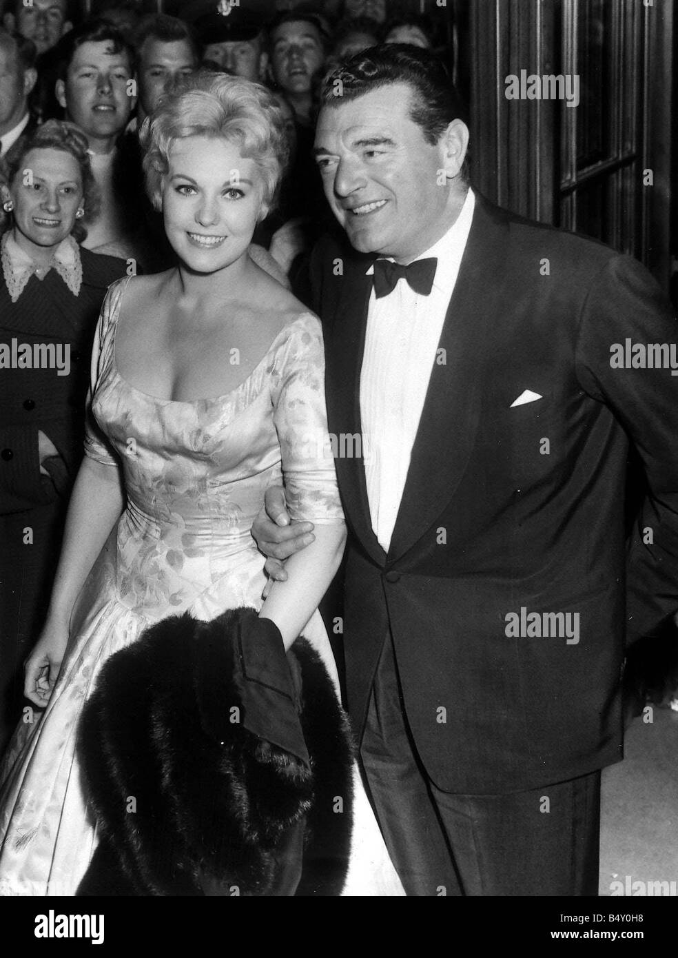 Kym Novak and Jack Hawkins may 1956 at Blackpool Film Premier Stock ...