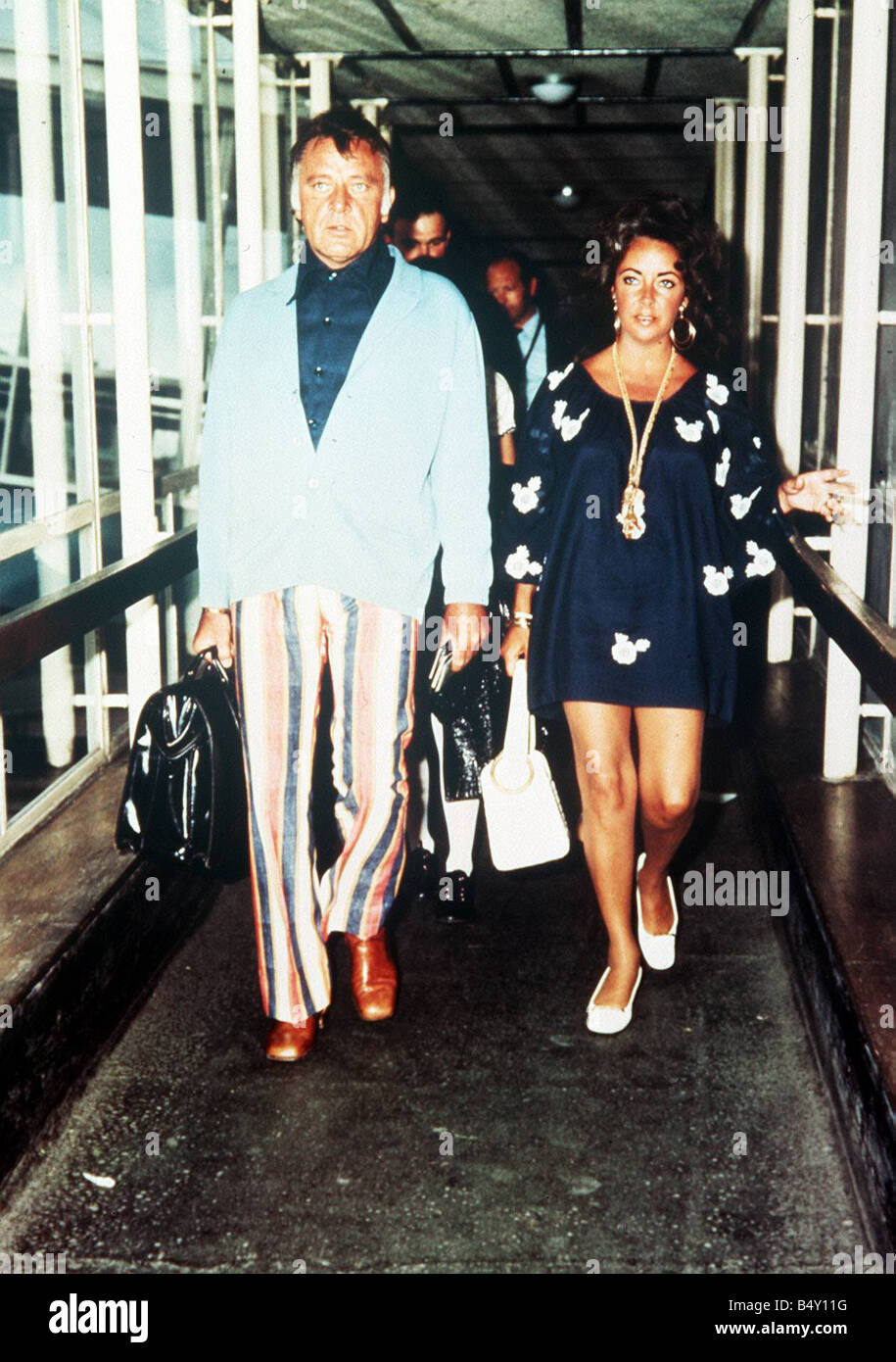 Elizabeth taylor richard burton airport hi-res stock photography and ...